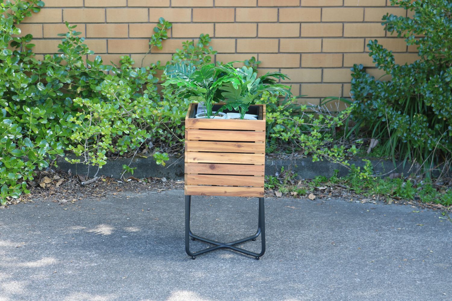 BISTRO Outdoor Square Wooden Pot/Planter with Steel Legs (32x32x60)