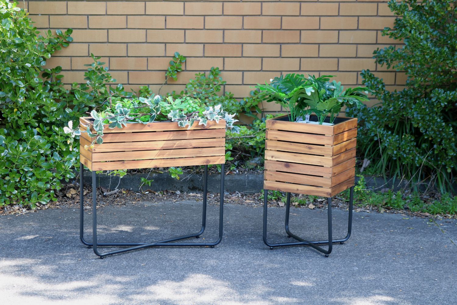 BISTRO Outdoor Rectangular Wooden Pot/Planter with Steel Legs (62x22x60)