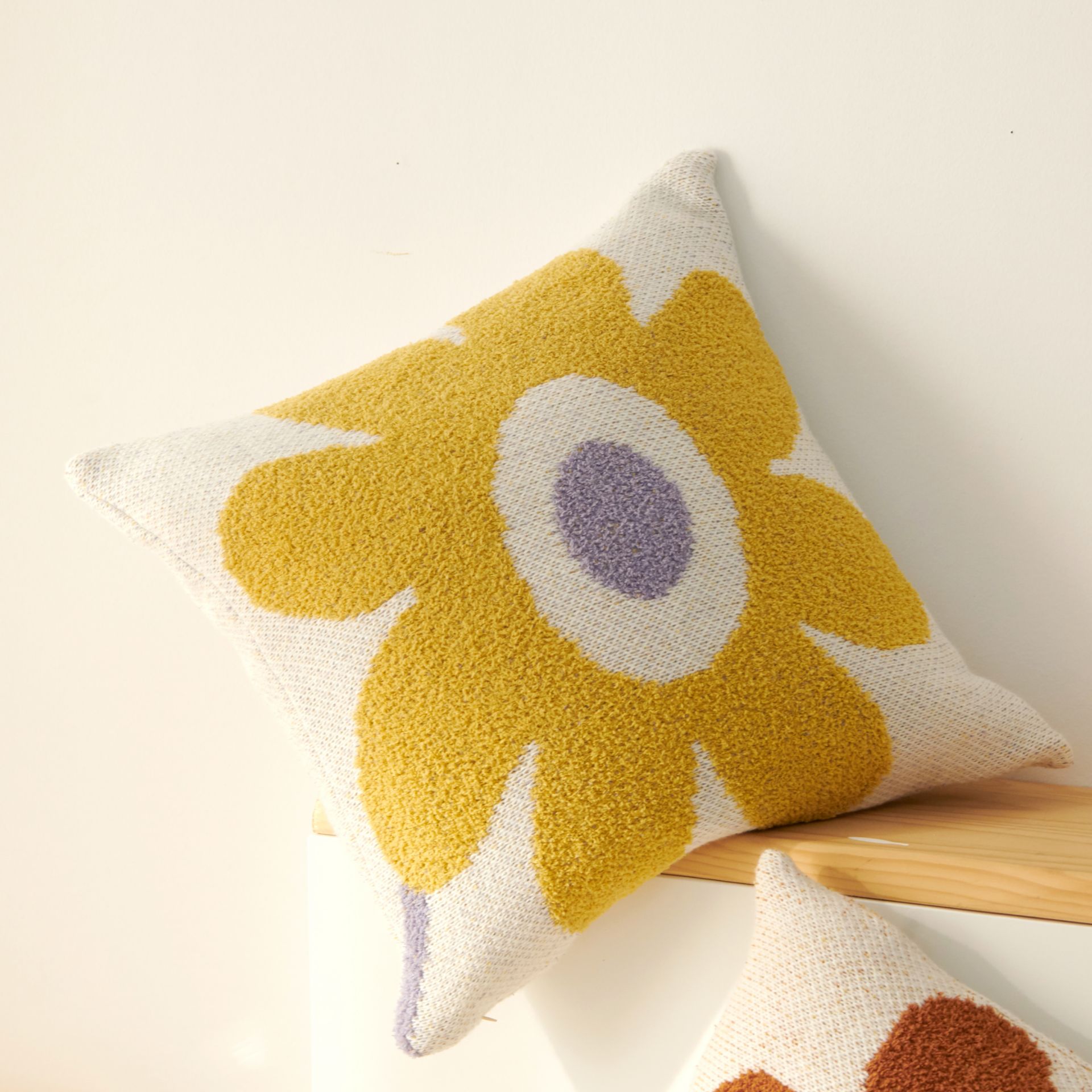 DAISY Floral Style Square Jacquard Cushion with Inner (45cmx45cm)