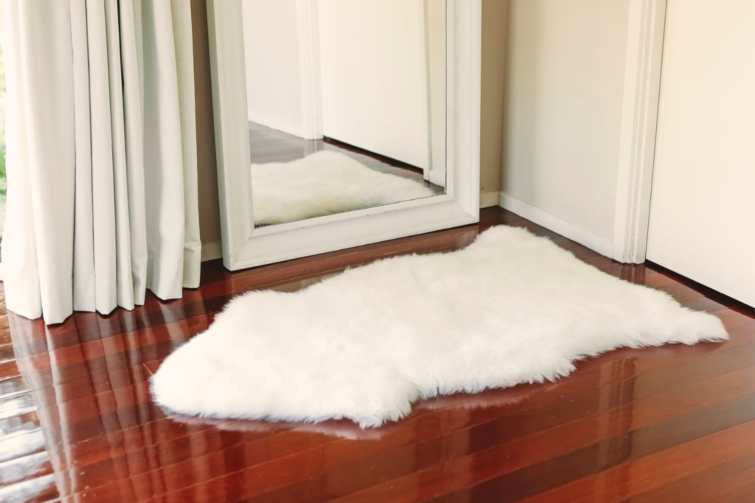 Sheepskin Small/Medium/Large Rug (White)