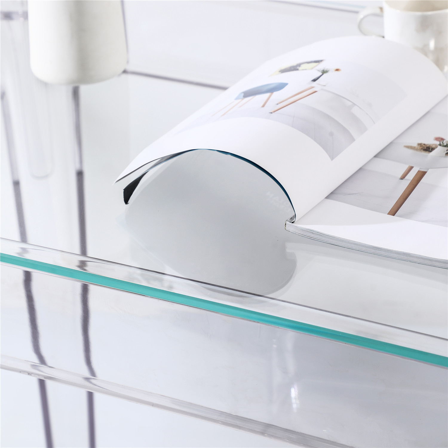 CRYSTAL Dining Table (Clear)