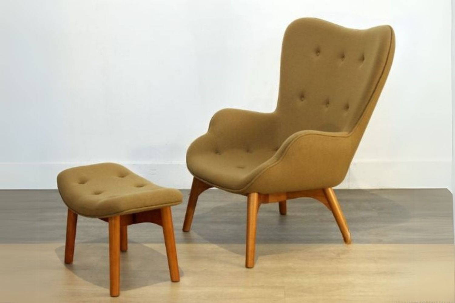 [FLOOR MODEL CLEARANCE] GRANT FEATHERSTON Fiberglass & Cashmere Chair ...