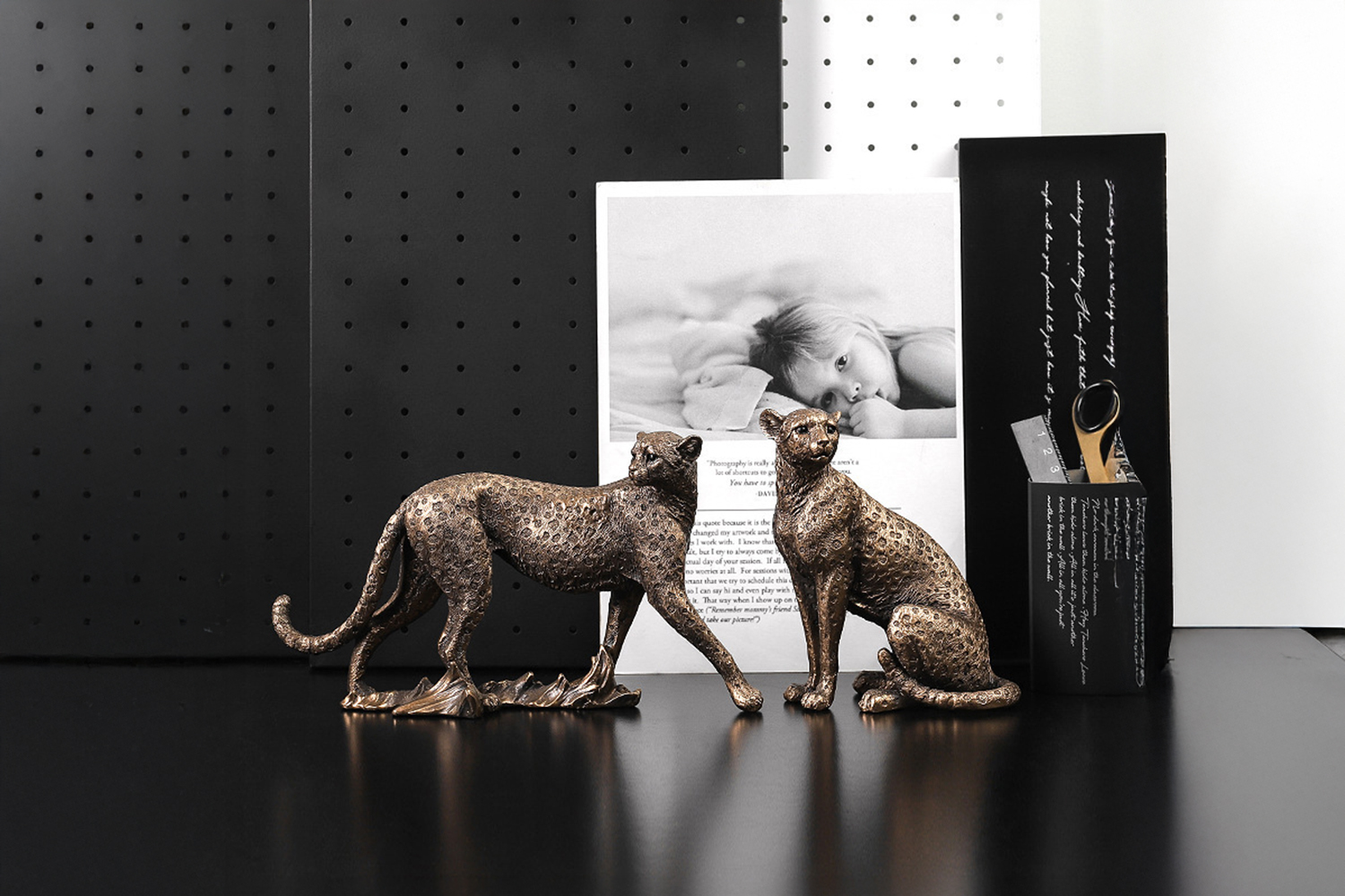 Cheetah Statue Decor (Sitting)